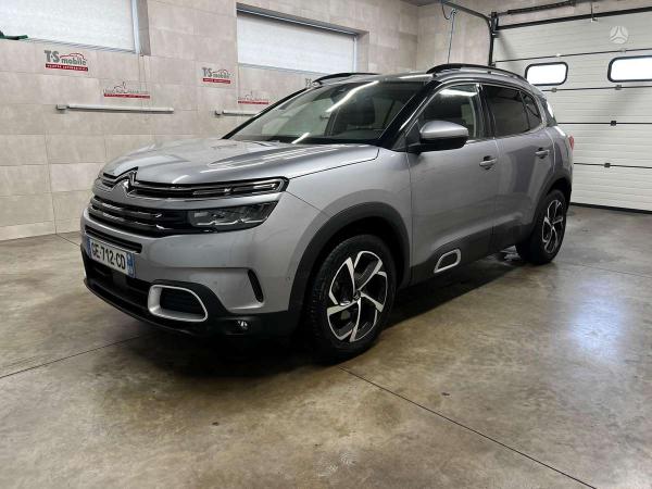 Grey Citroen C5 Aircross 2022 in Marijampole, with an engine capacity of 1.20 L and mileage of 72 thousand km for 13855 €, photo 1 on AUTOMOTO.COM.LV