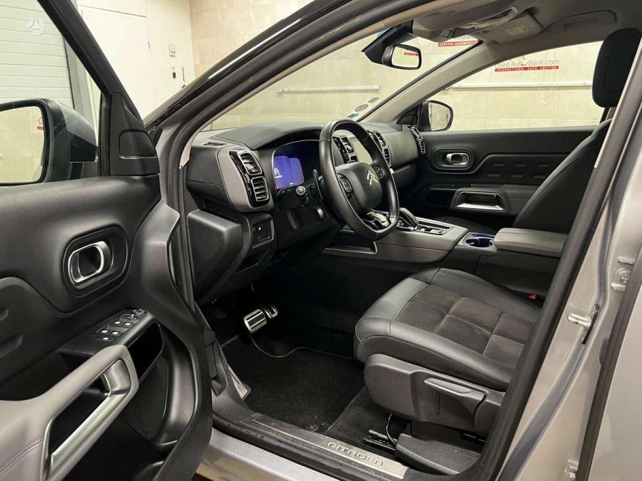 Grey Citroen C5 Aircross 2022 in Marijampole, with an engine capacity of 1.20 L and mileage of 72 thousand km for 13855 €, photo 8 on AUTOMOTO.COM.LV