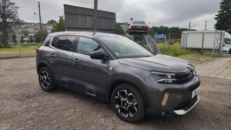 Pelēks Citroen C5 Aircross 2022 Klaipėda, ar dzinēja tilpumu 1.50 L un nobraukumu 166 tūkst. km par 16529 €, foto 1 vietnē AUTOMOTO.COM.LV