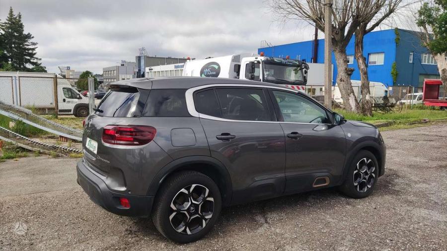 Pelēks Citroen C5 Aircross 2022 Klaipėda, ar dzinēja tilpumu 1.50 L un nobraukumu 166 tūkst. km par 16529 €, foto 10 vietnē AUTOMOTO.COM.LV