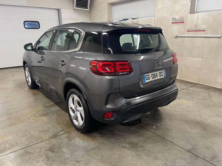 Pelēks Citroen C5 Aircross 2022 Marijampole, ar dzinēja tilpumu 1.20 L un nobraukumu 92 tūkst. km par 12209 €, foto 7 vietnē AUTOMOTO.COM.LV
