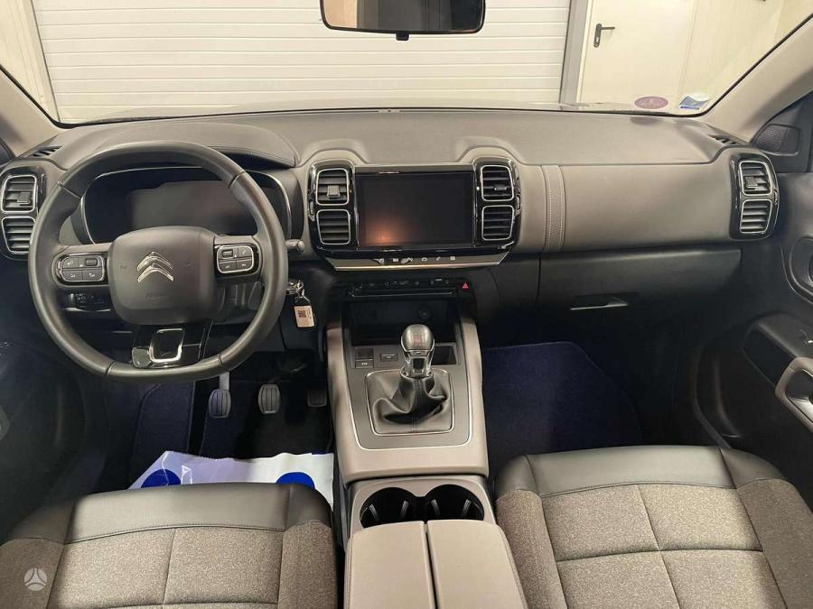 Pelēks Citroen C5 Aircross 2022 Marijampole, ar dzinēja tilpumu 1.20 L un nobraukumu 92 tūkst. km par 12209 €, foto 9 vietnē AUTOMOTO.COM.LV