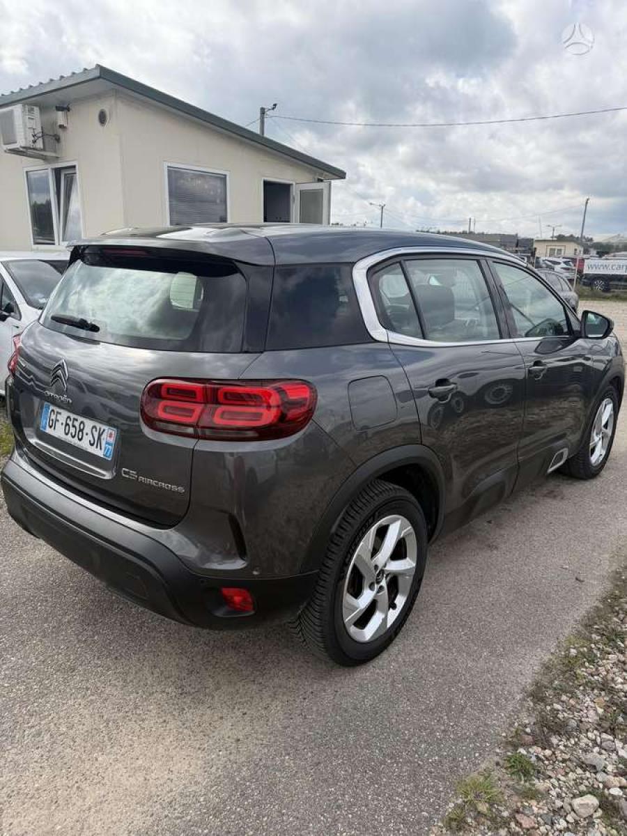 Grey Citroen C5 Aircross 2022 in Vilnius, with an engine capacity of 1.50 L and mileage of 190 thousand km for 10650 €, photo 5 on AUTOMOTO.COM.LV