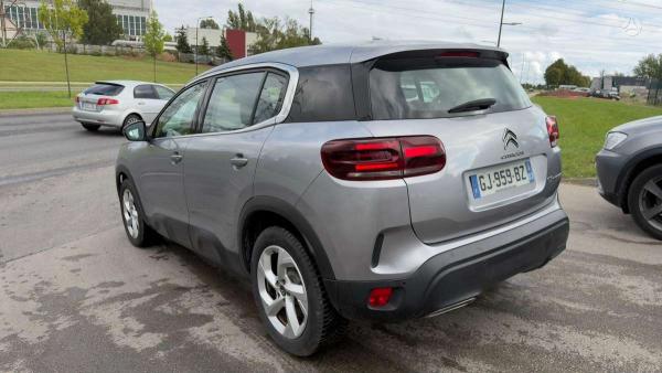 Grey Citroen C5 Aircross 2022 in Kaunas, with an engine capacity of 1.20 L and mileage of 142 thousand km for 13976 €, photo 5 on AUTOMOTO.COM.LV