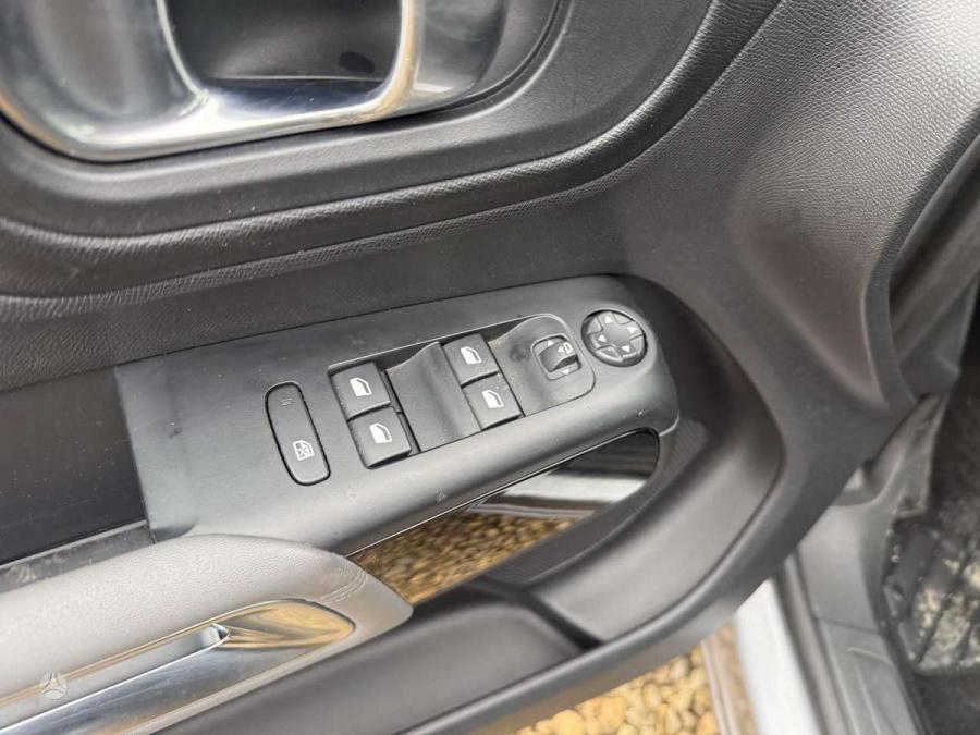 Pelēks Citroen C5 Aircross 2022 Tauragė, ar dzinēja tilpumu 1.50 L un nobraukumu 200 tūkst. km par 10200 €, foto 14 vietnē AUTOMOTO.COM.LV