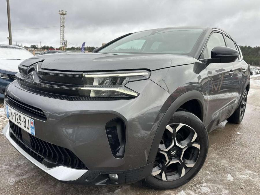 Grey Citroen C5 Aircross 2023 in Vilnius, with an engine capacity of 1.20 L and mileage of 161 thousand km for 15124 €, photo 1 on AUTOMOTO.COM.LV