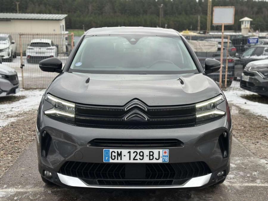 Grey Citroen C5 Aircross 2023 in Vilnius, with an engine capacity of 1.20 L and mileage of 161 thousand km for 15124 €, photo 2 on AUTOMOTO.COM.LV
