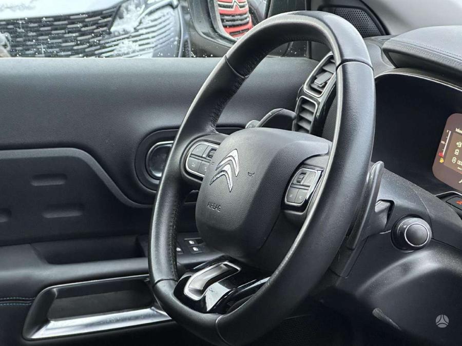 Grey Citroen C5 Aircross 2023 in Vilnius, with an engine capacity of 1.20 L and mileage of 161 thousand km for 15124 €, photo 15 on AUTOMOTO.COM.LV