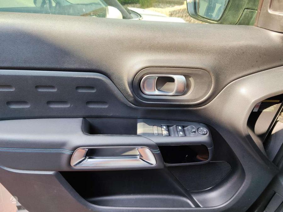 Pelēks Citroen C5 Aircross 2023 Marijampole, ar dzinēja tilpumu 1.50 L un nobraukumu 158 tūkst. km par 17781 €, foto 13 vietnē AUTOMOTO.COM.LV