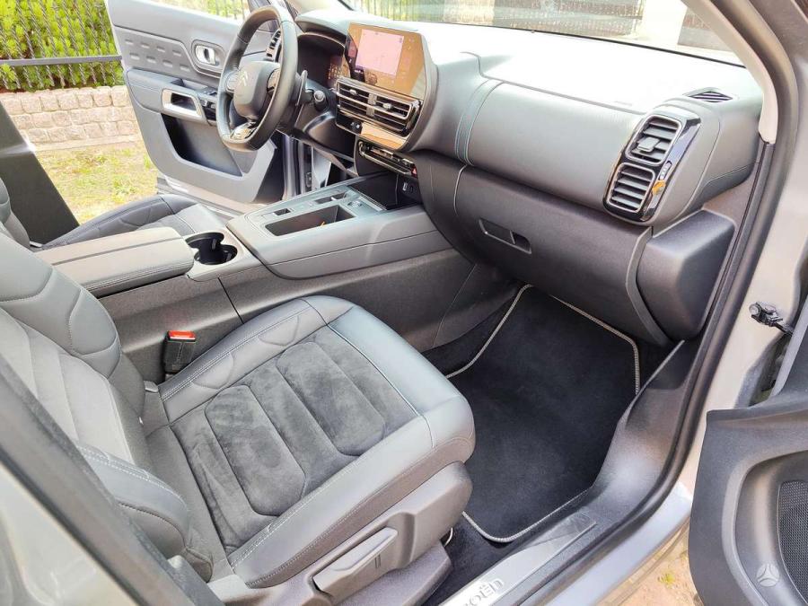 Pelēks Citroen C5 Aircross 2023 Marijampole, ar dzinēja tilpumu 1.50 L un nobraukumu 158 tūkst. km par 17781 €, foto 26 vietnē AUTOMOTO.COM.LV