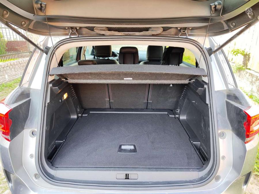 Pelēks Citroen C5 Aircross 2023 Marijampole, ar dzinēja tilpumu 1.50 L un nobraukumu 158 tūkst. km par 17781 €, foto 33 vietnē AUTOMOTO.COM.LV