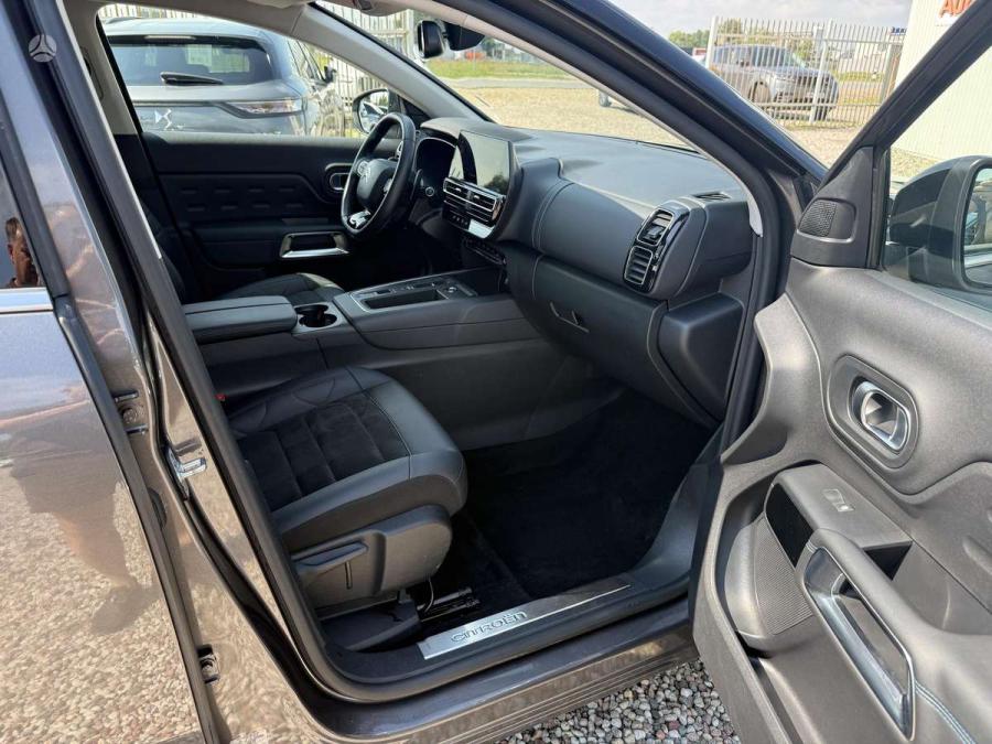 Pelēks Citroen C5 Aircross 2023 Marijampole, ar dzinēja tilpumu 1.50 L un nobraukumu 145 tūkst. km par 16934 €, foto 17 vietnē AUTOMOTO.COM.LV