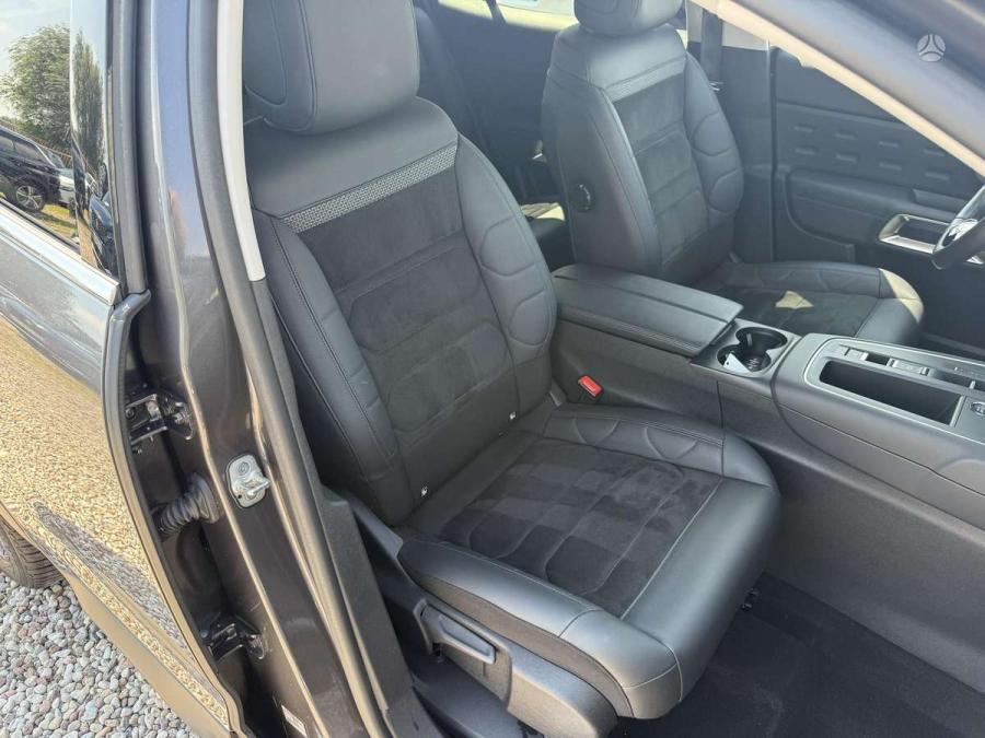 Pelēks Citroen C5 Aircross 2023 Marijampole, ar dzinēja tilpumu 1.50 L un nobraukumu 145 tūkst. km par 16934 €, foto 18 vietnē AUTOMOTO.COM.LV