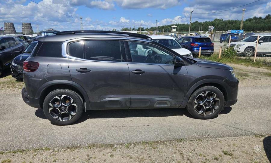 Grey Citroen C5 Aircross 2023 in Vilnius, with an engine capacity of 1.50 L and mileage of 161 thousand km for 15488 €, photo 5 on AUTOMOTO.COM.LV