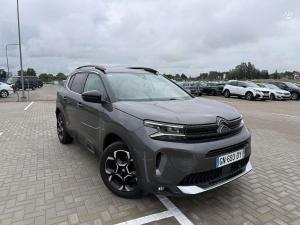 Pelēks Citroen C5 Aircross 2023 Tauragė, ar dzinēja tilpumu 1.20 L un nobraukumu 146 tūkst. km par 15004 €, foto 3 vietnē AUTOMOTO.COM.LV