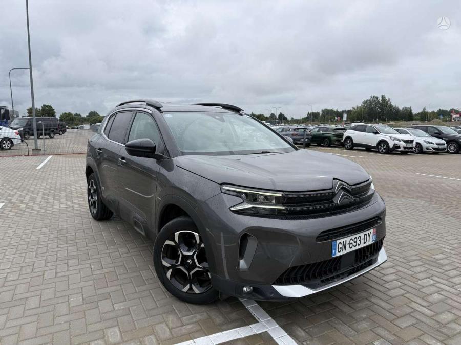 Pelēks Citroen C5 Aircross 2023 Tauragė, ar dzinēja tilpumu 1.20 L un nobraukumu 146 tūkst. km par 15004 €, foto 3 vietnē AUTOMOTO.COM.LV