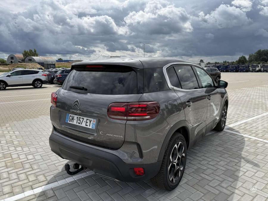 Grey Citroen C5 Aircross 2023 in Taurage, with an engine capacity of 1.20 L and mileage of 163 thousand km for 14036 €, photo 4 on AUTOMOTO.COM.LV