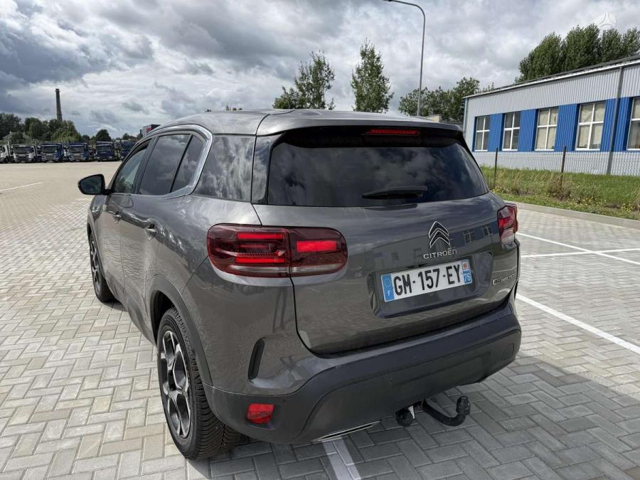 Grey Citroen C5 Aircross 2023 in Taurage, with an engine capacity of 1.20 L and mileage of 163 thousand km for 14036 €, photo 6 on AUTOMOTO.COM.LV