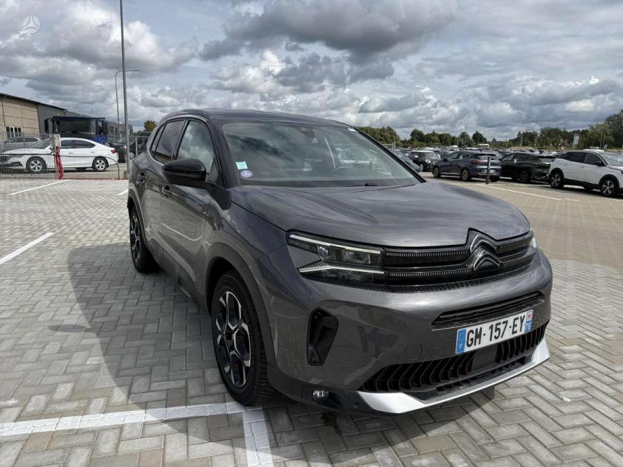 Grey Citroen C5 Aircross 2023 in Taurage, with an engine capacity of 1.20 L and mileage of 163 thousand km for 14036 €, photo 8 on AUTOMOTO.COM.LV