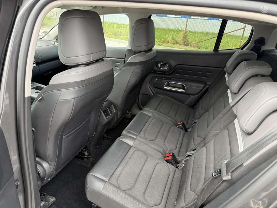 Grey Citroen C5 Aircross 2023 in Taurage, with an engine capacity of 1.20 L and mileage of 163 thousand km for 14036 €, photo 15 on AUTOMOTO.COM.LV