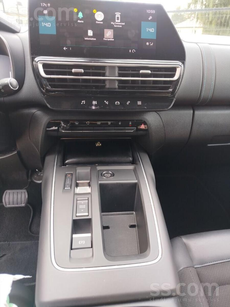 Grey Citroen C5 Aircross 2023 in Jelgava, with an engine capacity of 1.50 L and mileage of 192 thousand km for 15000 €, photo 8 on AUTOMOTO.COM.LV