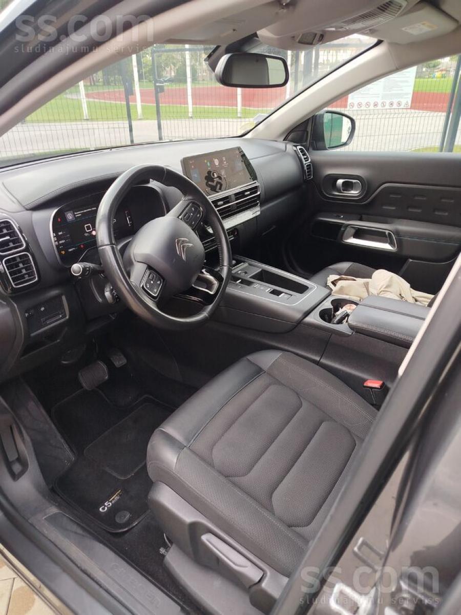 Grey Citroen C5 Aircross 2023 in Jelgava, with an engine capacity of 1.50 L and mileage of 192 thousand km for 15000 €, photo 9 on AUTOMOTO.COM.LV