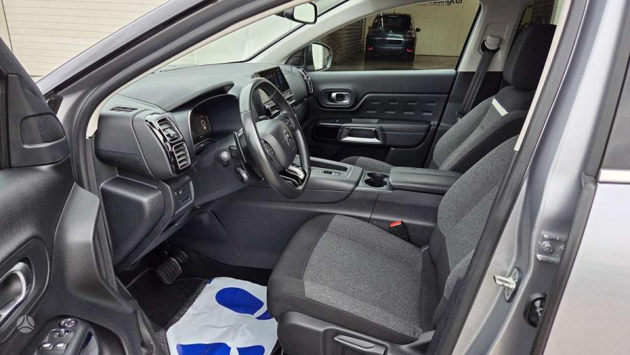 Pelēks Citroen C5 Aircross 2023 Marijampole, ar dzinēja tilpumu 1.50 L un nobraukumu 212 tūkst. km par 13189 €, foto 20 vietnē AUTOMOTO.COM.LV