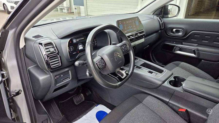 Pelēks Citroen C5 Aircross 2023 Marijampole, ar dzinēja tilpumu 1.50 L un nobraukumu 212 tūkst. km par 13189 €, foto 22 vietnē AUTOMOTO.COM.LV