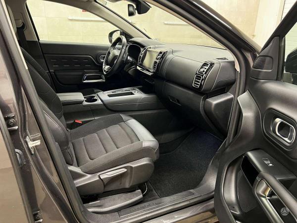 Pelēks Citroen C5 Aircross 2023 Marijampole, ar dzinēja tilpumu 1.20 L un nobraukumu 84 tūkst. km par 18162 €, foto 9 vietnē AUTOMOTO.COM.LV