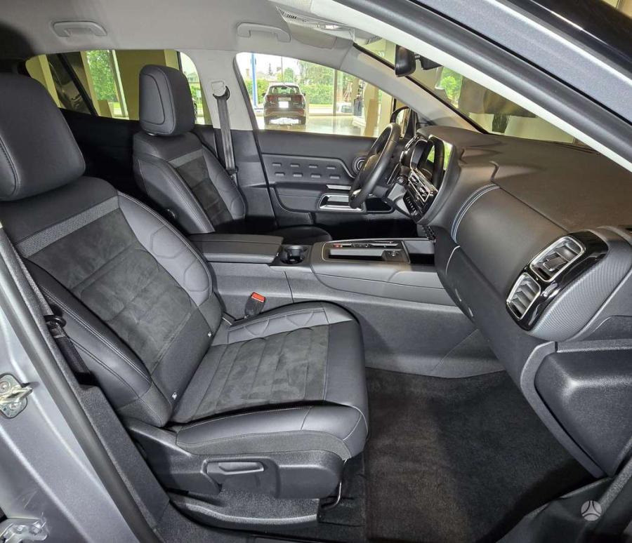 Pelēks Citroen C5 Aircross 2024 Šauļi, ar dzinēja tilpumu 1.20 L un nobraukumu 32 tūkst. km par 20900 €, foto 28 vietnē AUTOMOTO.COM.LV