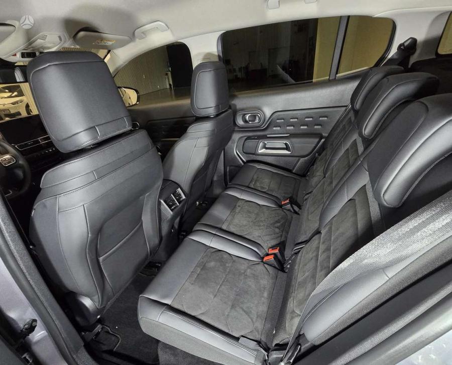 Pelēks Citroen C5 Aircross 2024 Šauļi, ar dzinēja tilpumu 1.20 L un nobraukumu 32 tūkst. km par 20900 €, foto 29 vietnē AUTOMOTO.COM.LV