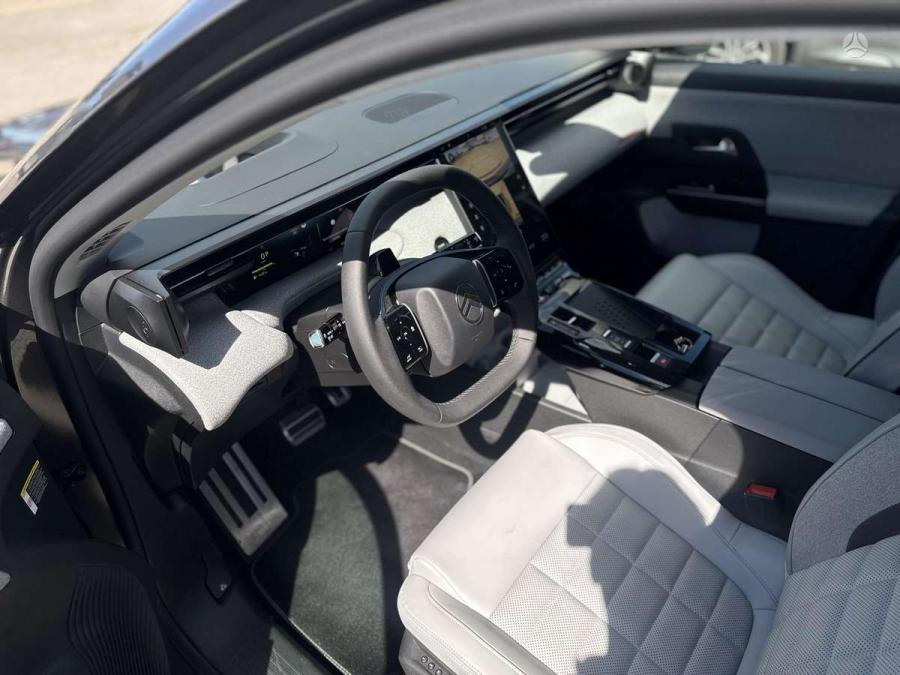 Grey Citroen C5 Aircross 2026 in Klaipeda, with an engine capacity of 1.20 L and mileage of 3 thousand km for 35500 €, photo 10 on AUTOMOTO.COM.LV