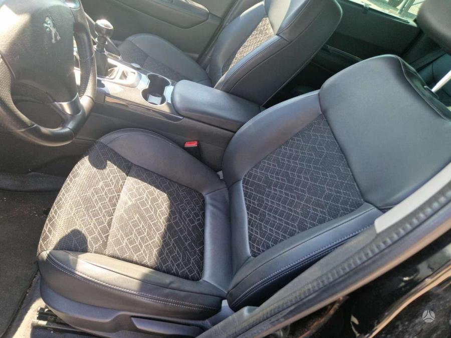Grey Citroen C5 Aircross 2019 in Taurage, with an engine capacity of 1.50 L and mileage of 200 thousand km for 10500 €, photo 8 on AUTOMOTO.COM.LV