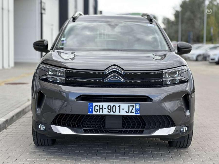 Pelēks Citroen C5 Aircross 2022 Viļņa, ar dzinēja tilpumu 1.20 L un nobraukumu 130 tūkst. km par 14641 €, foto 3 vietnē AUTOMOTO.COM.LV