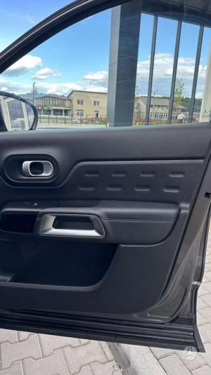 Pelēks Citroen C5 Aircross 2022 Viļņa, ar dzinēja tilpumu 1.20 L un nobraukumu 130 tūkst. km par 14641 €, foto 23 vietnē AUTOMOTO.COM.LV