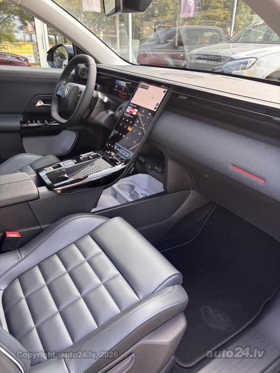 Grey Citroen C5 Aircross 2026 in Tartu, with an engine capacity of 1.20 L and mileage of 0 thousand km for 35360 €, photo 10 on AUTOMOTO.COM.LV