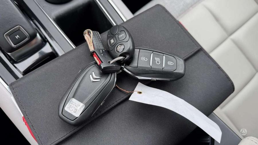 Красный Ситроен C5 Aircross 2019 в Тельшяй, объемом двигателя 1.50 л и пробегом 158 тыс. км за 12900 €, фото 40 на AUTOMOTO.COM.LV