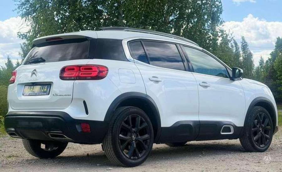White Citroen C5 Aircross 2015 in Siauliai, with an engine capacity of 1.50 L and mileage of 222 thousand km for 13750 €, photo 5 on AUTOMOTO.COM.LV