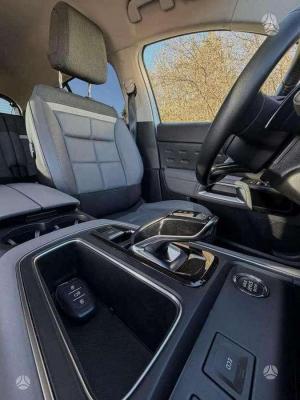 White Citroen C5 Aircross 2015 in Siauliai, with an engine capacity of 1.50 L and mileage of 222 thousand km for 13750 €, photo 24 on AUTOMOTO.COM.LV