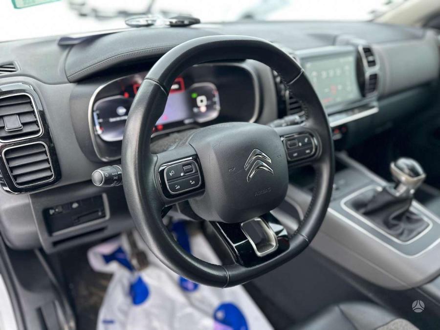 White Citroen C5 Aircross 2019 in Vilnius, with an engine capacity of 1.20 L and mileage of 115 thousand km for 11495 €, photo 25 on AUTOMOTO.COM.LV