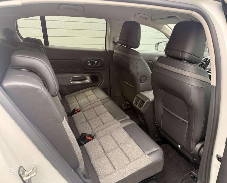 Balts Citroen C5 Aircross 2019 Panevēža, ar dzinēja tilpumu 1.50 L un nobraukumu 192 tūkst. km par 9900 €, foto 24 vietnē AUTOMOTO.COM.LV
