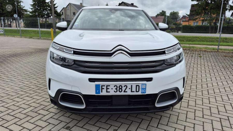 White Citroen C5 Aircross 2019 in Taurage, with an engine capacity of 1.20 L and mileage of 138 thousand km for 9200 €, photo 8 on AUTOMOTO.COM.LV
