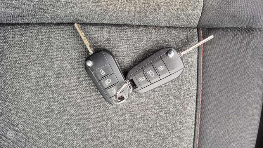 White Citroen C5 Aircross 2019 in Taurage, with an engine capacity of 1.20 L and mileage of 138 thousand km for 9200 €, photo 17 on AUTOMOTO.COM.LV
