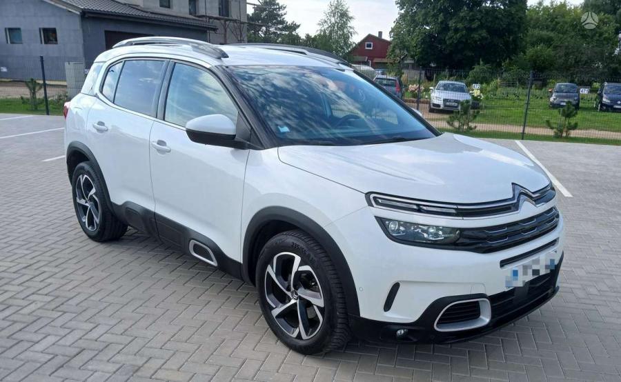 White Citroen C5 Aircross 2019 in Taurage, with an engine capacity of 2.00 L and mileage of 297 thousand km for 10400 €, photo 3 on AUTOMOTO.COM.LV