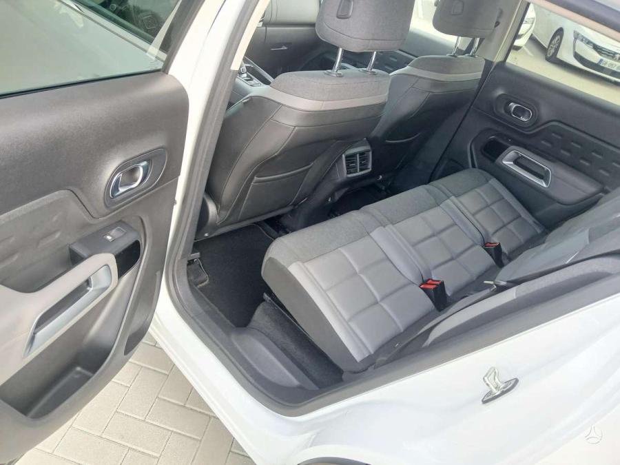 White Citroen C5 Aircross 2019 in Taurage, with an engine capacity of 2.00 L and mileage of 297 thousand km for 10400 €, photo 10 on AUTOMOTO.COM.LV