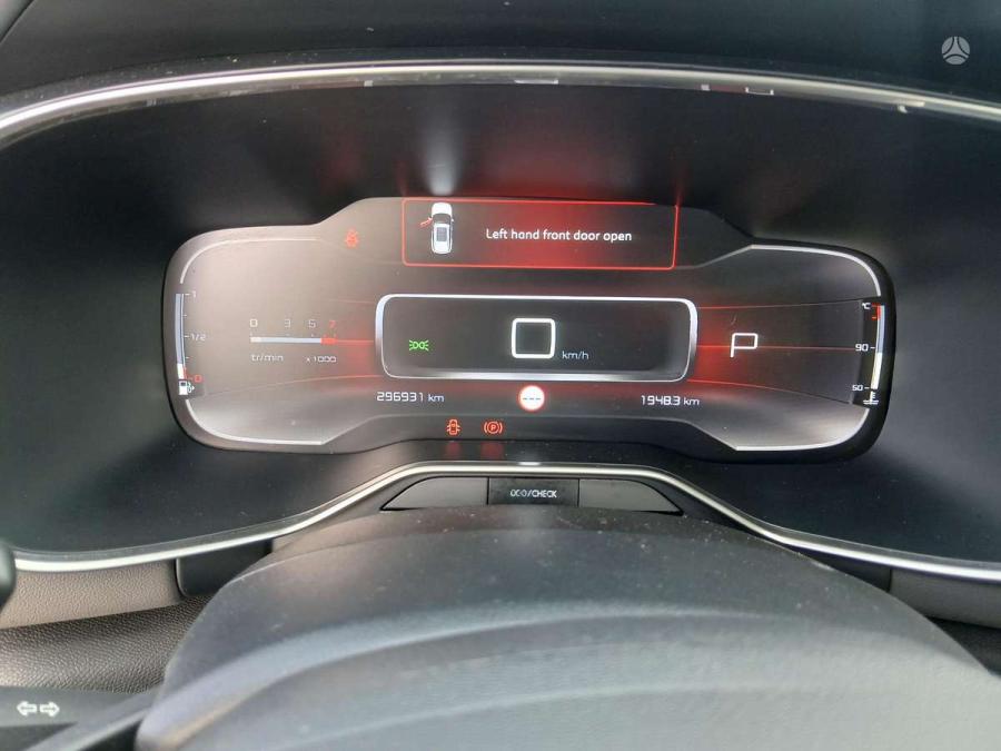 White Citroen C5 Aircross 2019 in Taurage, with an engine capacity of 2.00 L and mileage of 297 thousand km for 10400 €, photo 13 on AUTOMOTO.COM.LV