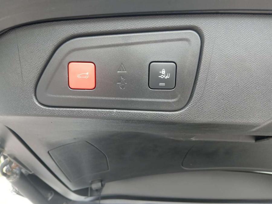 White Citroen C5 Aircross 2019 in Taurage, with an engine capacity of 2.00 L and mileage of 297 thousand km for 10400 €, photo 16 on AUTOMOTO.COM.LV