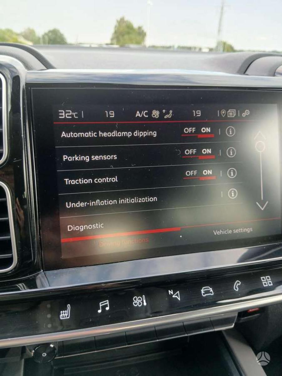 White Citroen C5 Aircross 2019 in Taurage, with an engine capacity of 2.00 L and mileage of 297 thousand km for 10400 €, photo 18 on AUTOMOTO.COM.LV