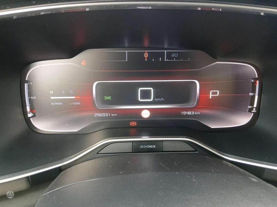 White Citroen C5 Aircross 2019 in Taurage, with an engine capacity of 2.00 L and mileage of 297 thousand km for 10400 €, photo 20 on AUTOMOTO.COM.LV