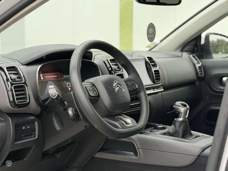 Белый Ситроен C5 Aircross 2019 в Таураге, объемом двигателя 1.20 л и пробегом 149 тыс. км за 9400 €, фото 49 на AUTOMOTO.COM.LV